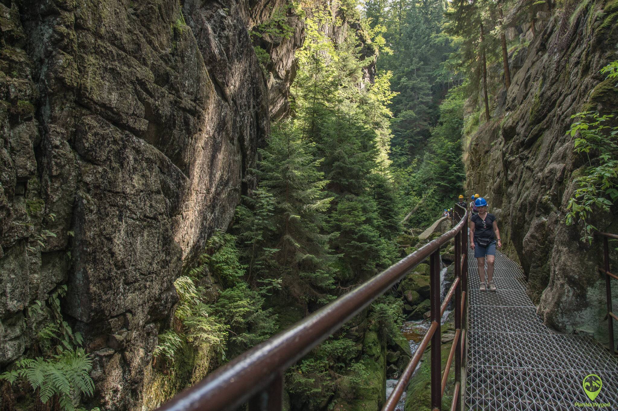 Wodospad Kamieńczyka: najkrótszy szlak, trasa z dzieckiem, mapa