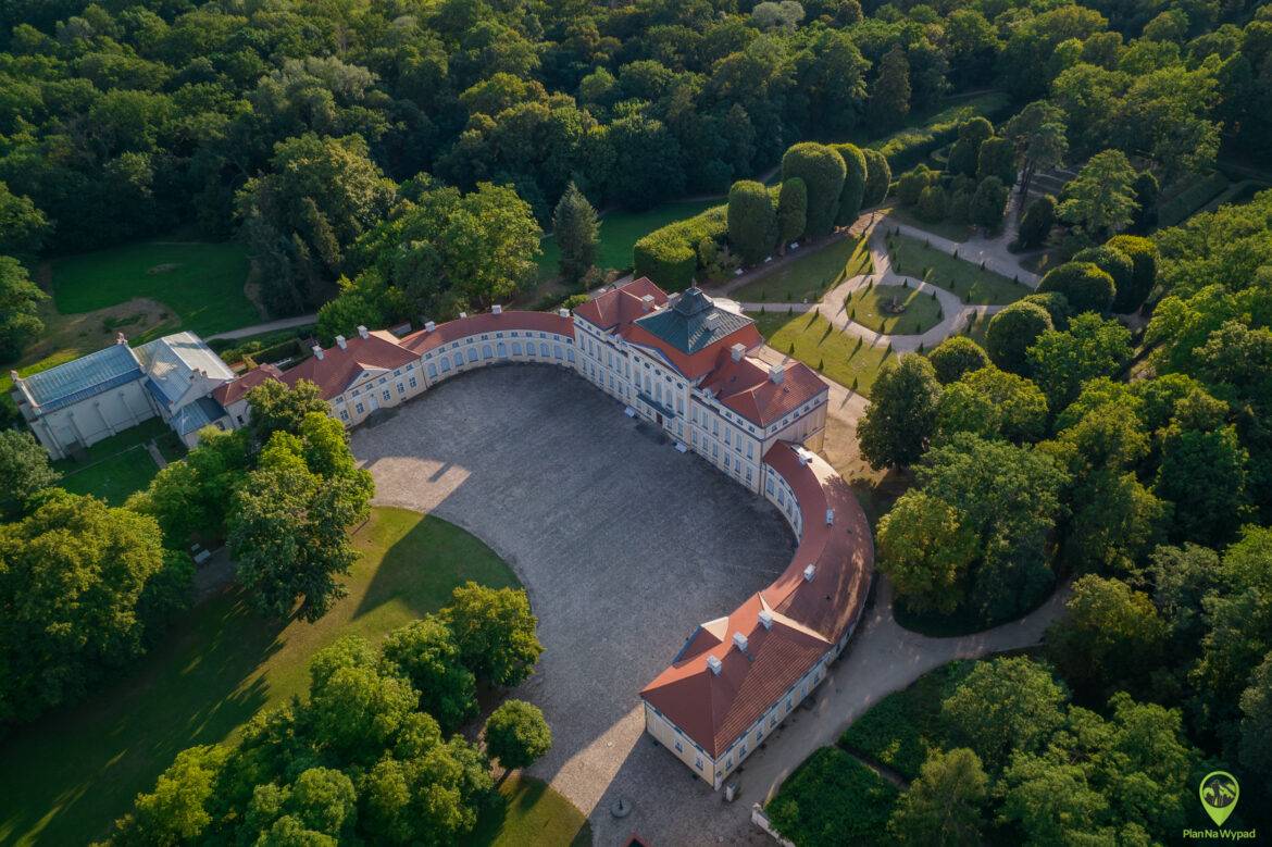 Rogalin: zwiedzanie pałacu, dęby rogalińskie, mapa atrakcji