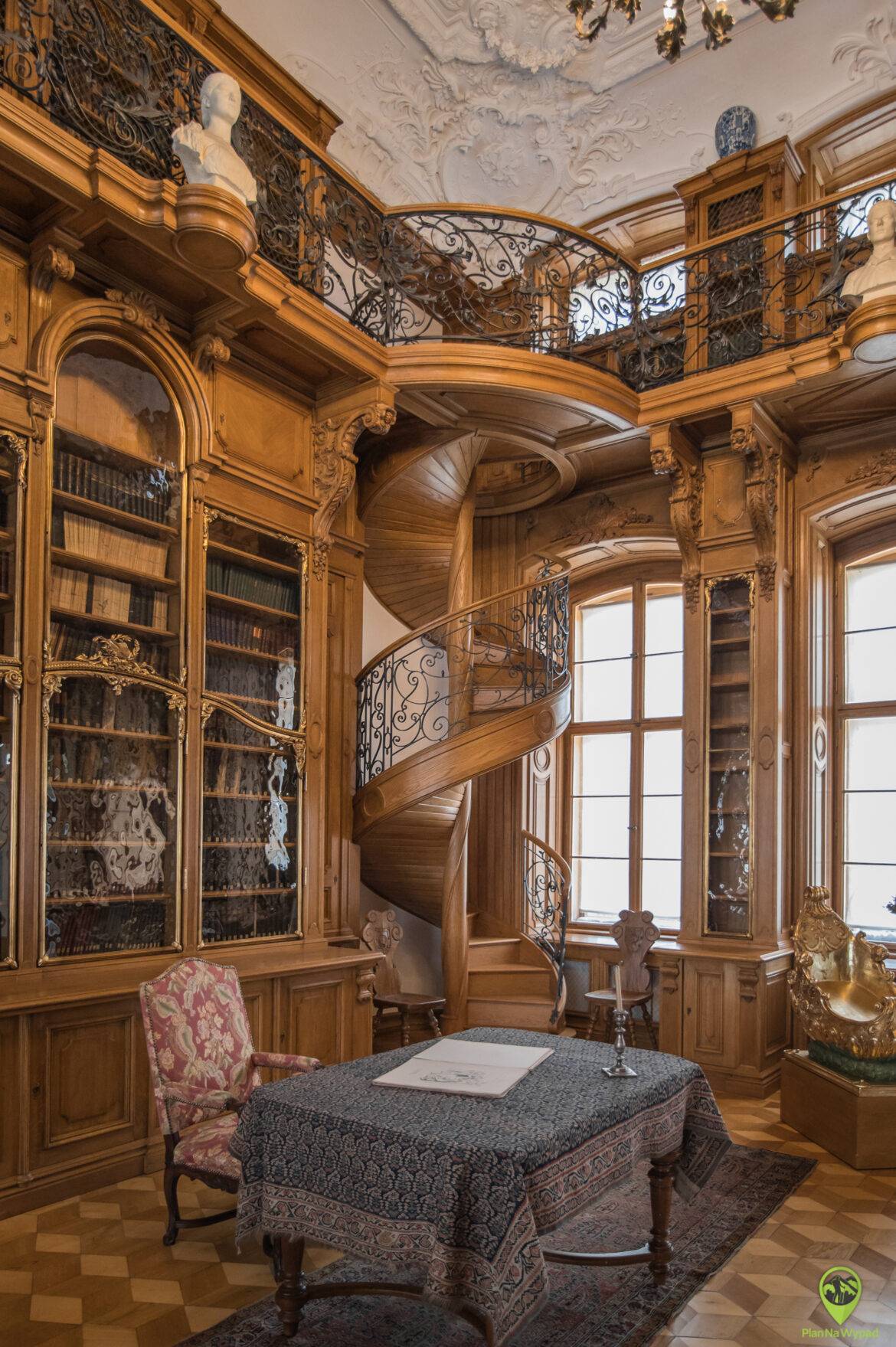 Rogalin: zwiedzanie pałacu, dęby rogalińskie, mapa atrakcji