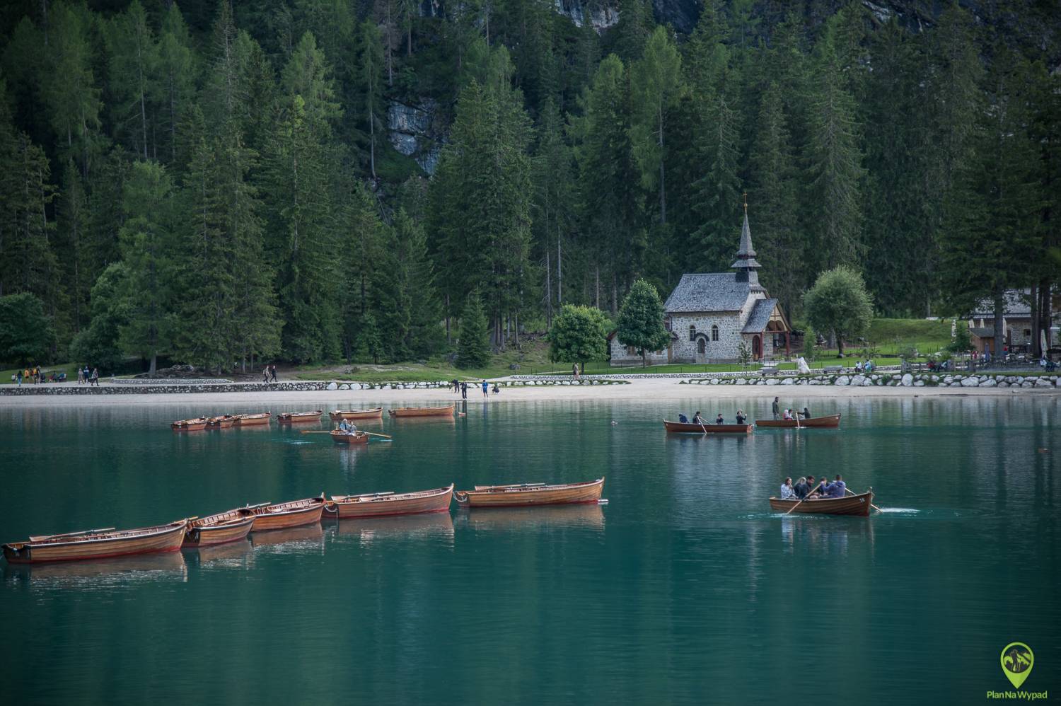Lago di Braies Dolomity: szlak wokół jeziora, insta atrakcje