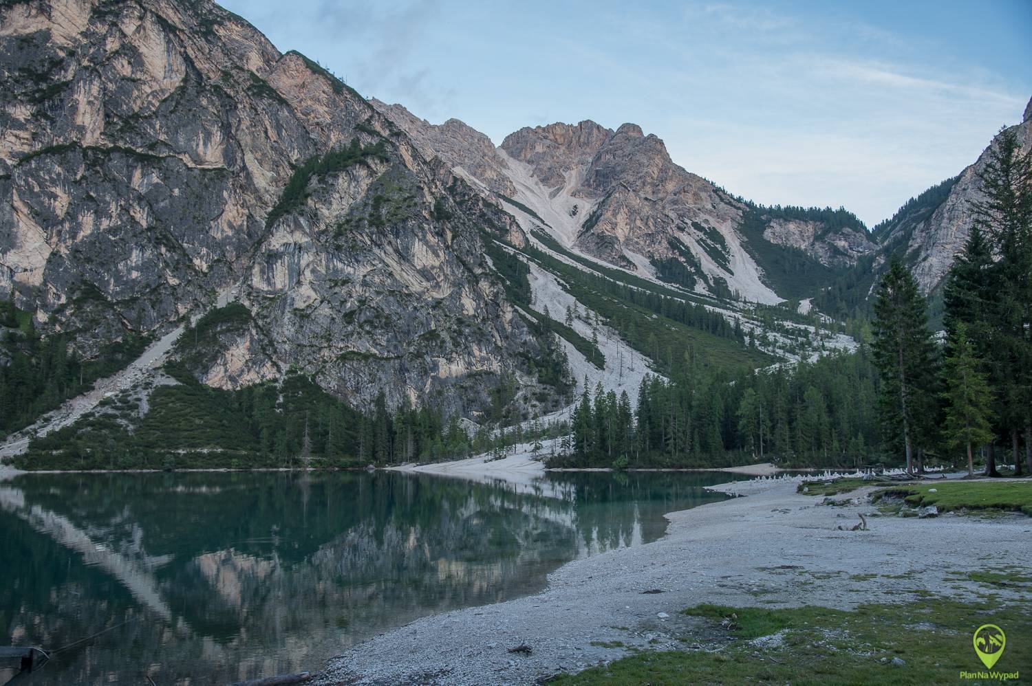 Lago di Braies Dolomity: szlak wokół jeziora, insta atrakcje
