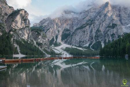 Lago di Braies Dolomity: szlak wokół jeziora, insta atrakcje