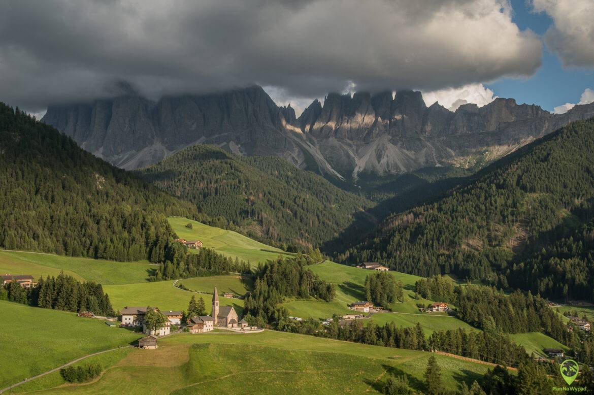 Lago di Braies Dolomity: szlak wokół jeziora, insta atrakcje